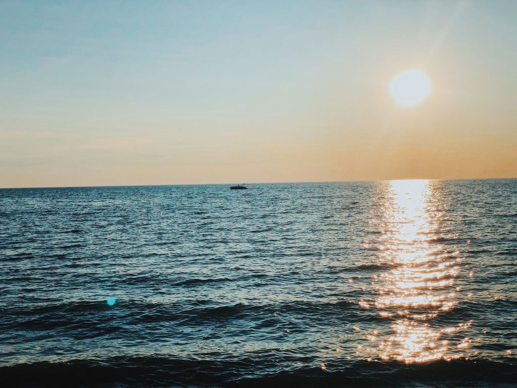SUN, SAND AND A FRESH SWIM - SUNSET BAY BEACH | Totally MOM-Sense