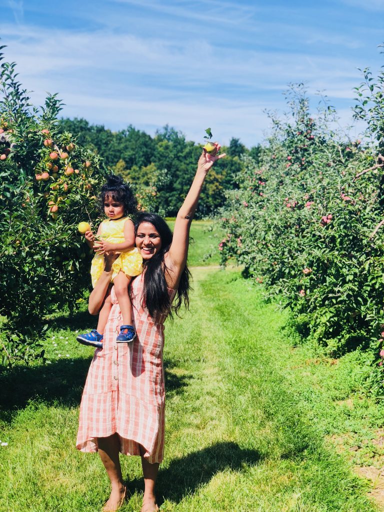 APPLE PICKING IN BECKER FARMS | Totally MOM-Sense